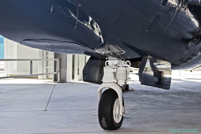 F9F-2 Panther Wheel Wells (Struts, Undercarriage Doors, Wheels ...