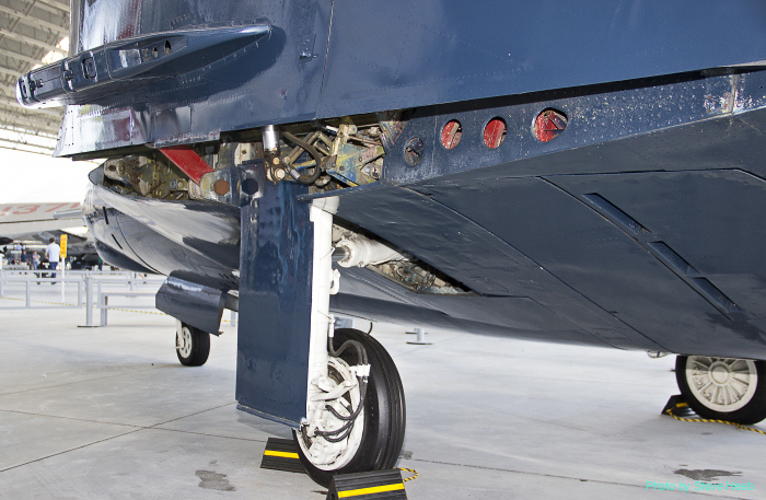 F9F-2 Panther Wheel Wells (Struts, Undercarriage Doors, Wheels ...